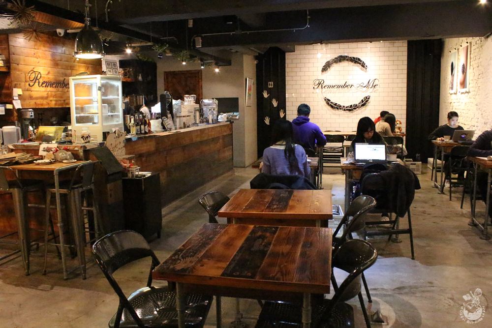 台北咖啡︳Remember Me記得我Café-小巨蛋站深夜咖啡店，附wifi、插座、不限時 - 金大佛的奪門而出家網誌