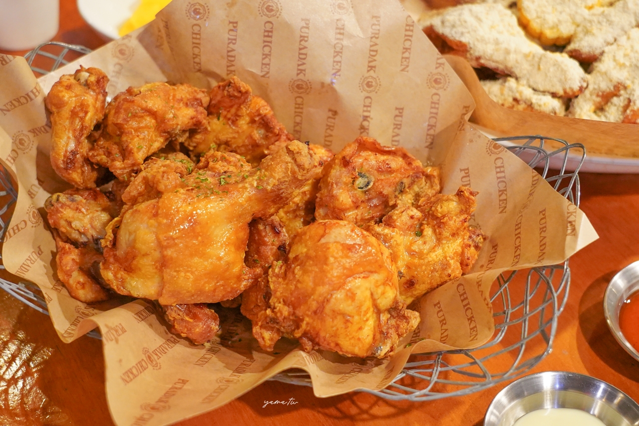 PURADAK CHICKEN︱韓國炸雞界的PRADA！黑蒜炸雞好吃大推薦 - 金大佛的奪門而出家網誌